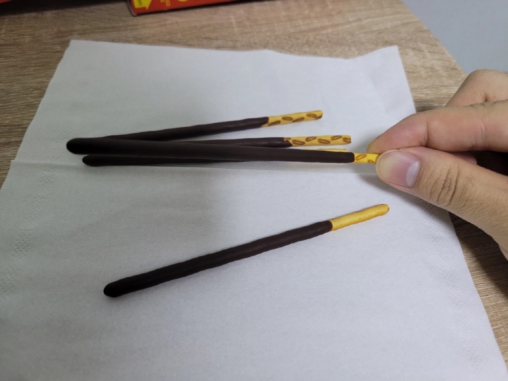 Taste testing popular Korean and Japanese snacks that look similar ...