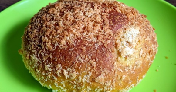 This Tokyo bakery gives its curry bread a special Aomori ingredient for ...