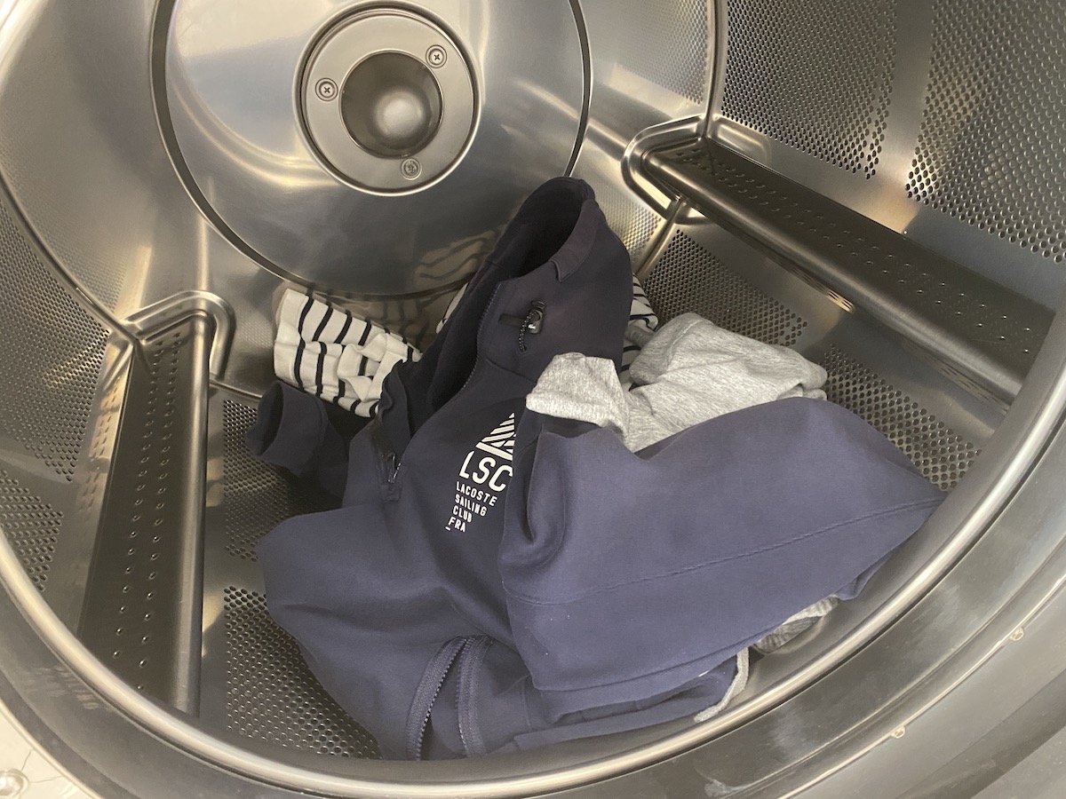 Famima Laundry: Japanese convenience store adds laundromat to store in ...