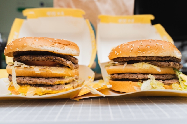 We create the Ultimate Giga Big Mac, and it’s the best Big Mac we’ve ...