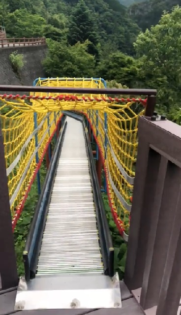 A trip down one of Japan’s most terrifying park slides【Video ...