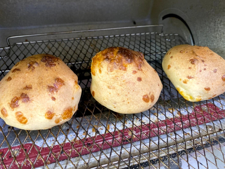 Hear ye, hear ye! 7-Eleven’s Cheese Buns are the best cheesy bread ...