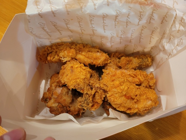 KFC debuts mint chocolate dipping sauce for chicken in South Korea ...