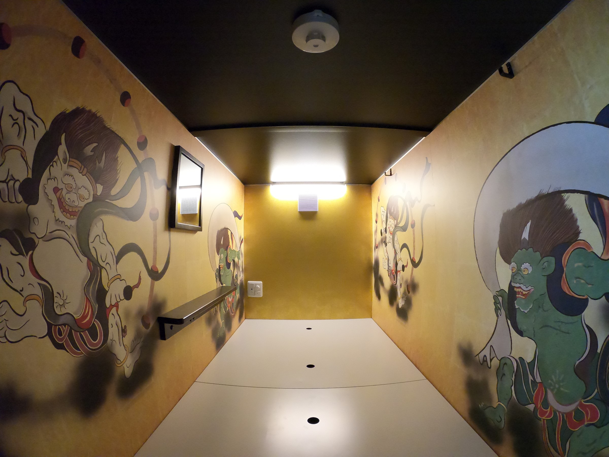 Ninja & Geisha capsule hotel: A very Japanese place to stay in Osaka ...