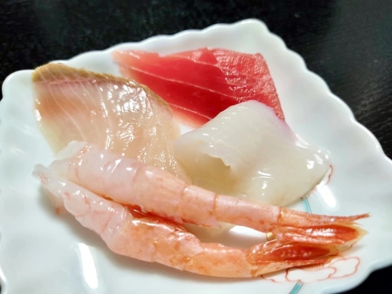 This plastic wrap is supposed to turn supermarket sashimi into great ...