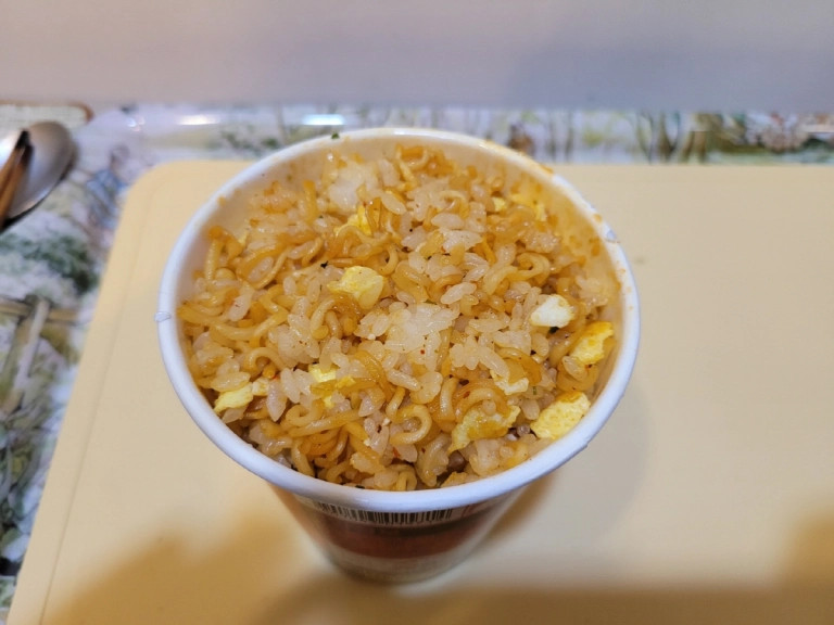 Making spicy instant ramen fried rice, Korea’s latest viral food trend ...