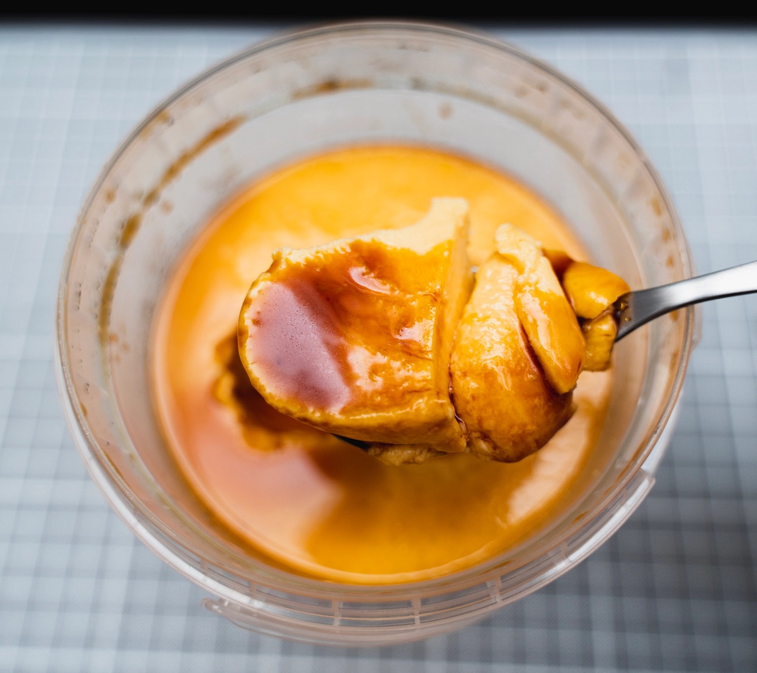 We fall in love with a bucket of Japanese custard pudding【Taste test ...