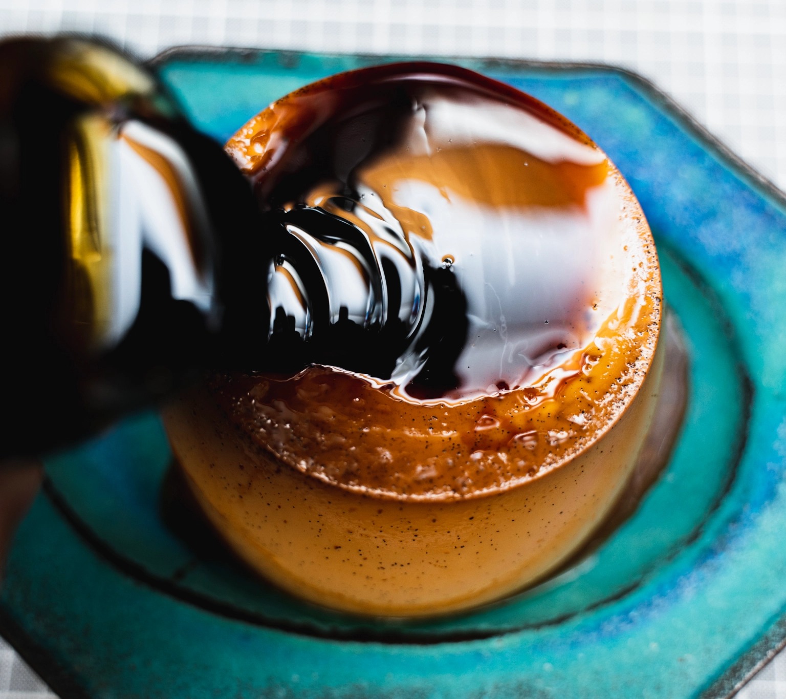 We fall in love with a bucket of Japanese custard pudding【Taste test ...