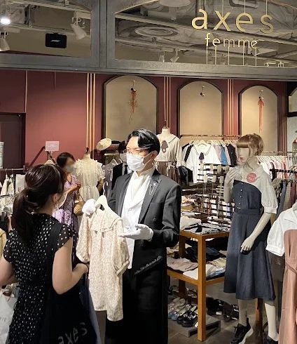 Handsome butler shopping services being offered by Japanese boutique ...