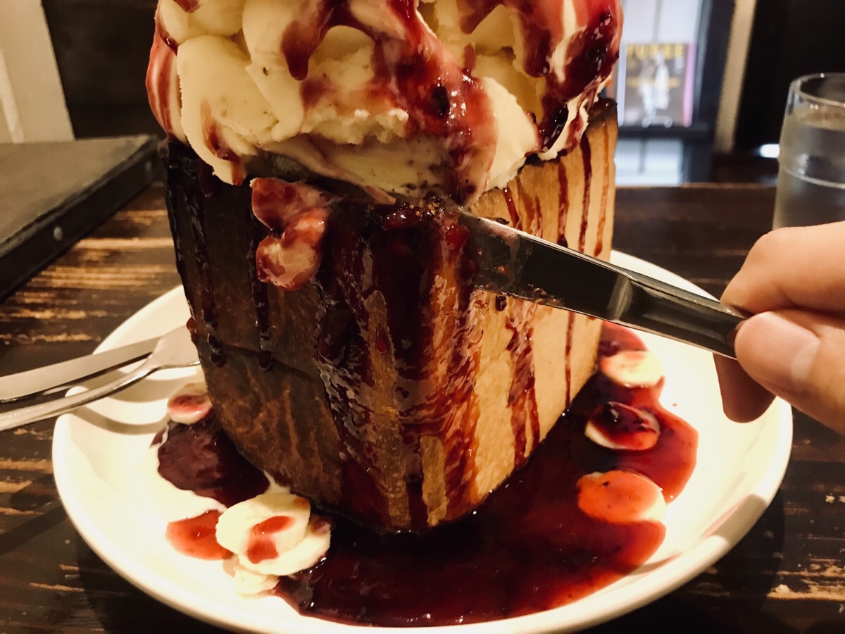 Japanese honey toast is breathtakingly large, contains two litres of ...