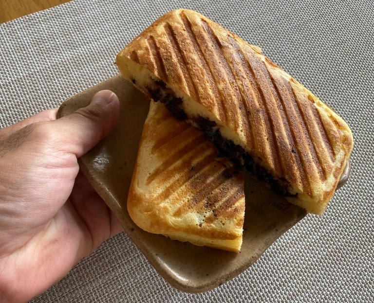 Japanese hot sandwich maker dessert heaven: Making a jumbo obanyaki the ...