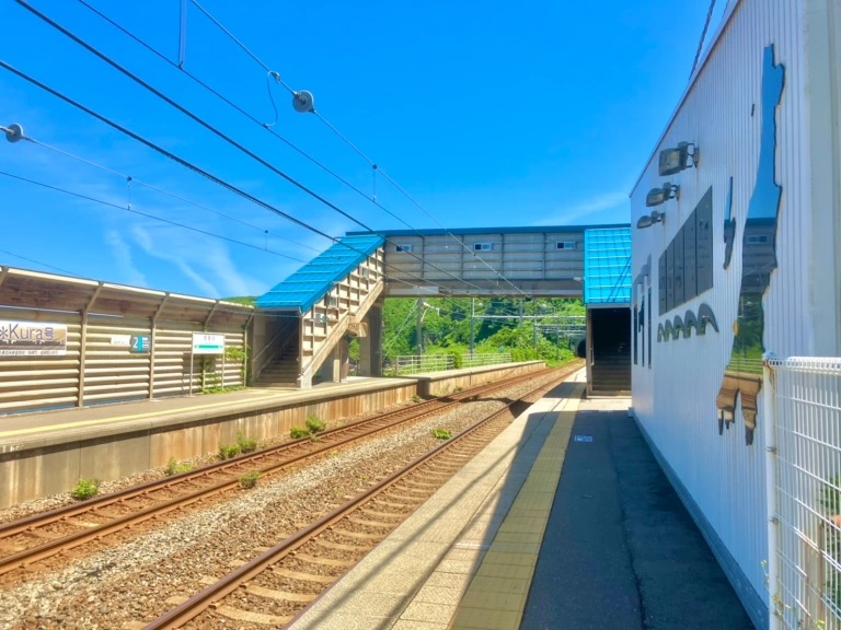 Japan’s “station closest to the sea” lives up to its name【Photos ...