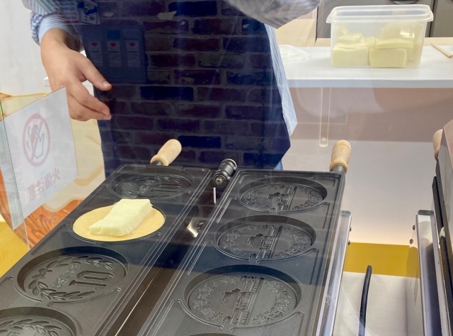 Edible 10-yen coins become a hot new trend in Tokyo【Taste test ...