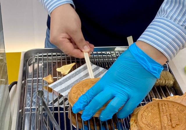 Edible 10-yen coins become a hot new trend in Tokyo【Taste test ...