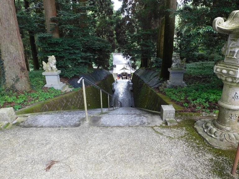 Down the steps to Kusabe Yoshimi, one of Japan’s three great ...
