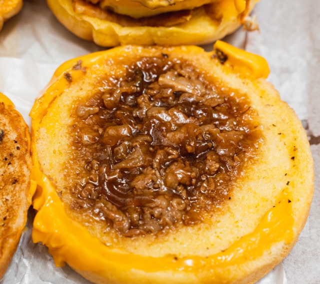 Eating ALL the McDonald’s and KFC Tsukimi Moon Viewing Burgers in Japan ...