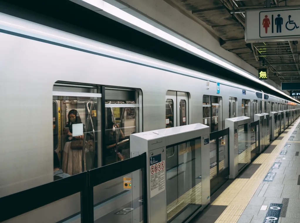 Tokyo Metro adds platform display showing where least crowded parts of ...