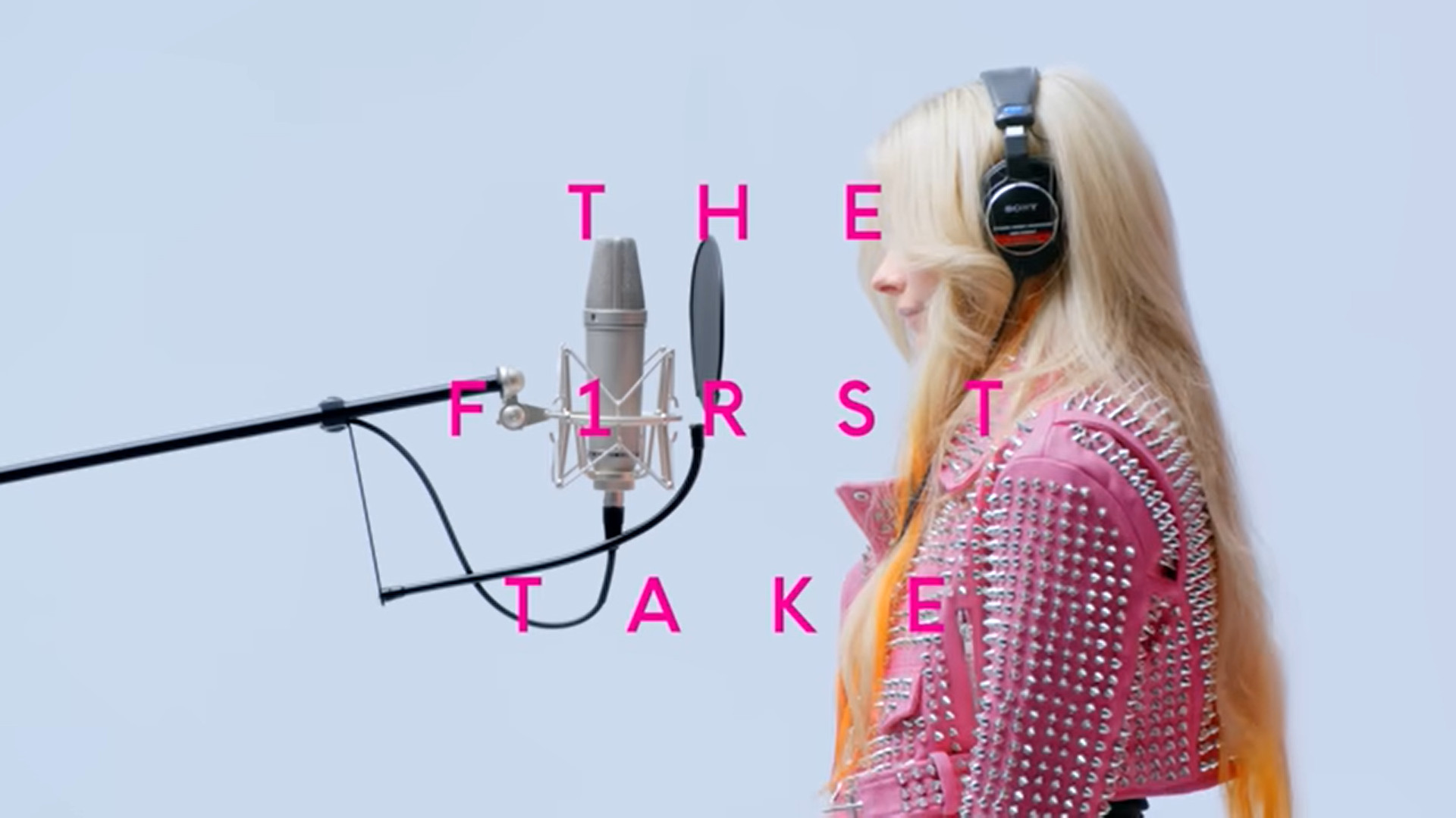 Rock princess Avril Lavigne takes us back to 2002 with performance on ...