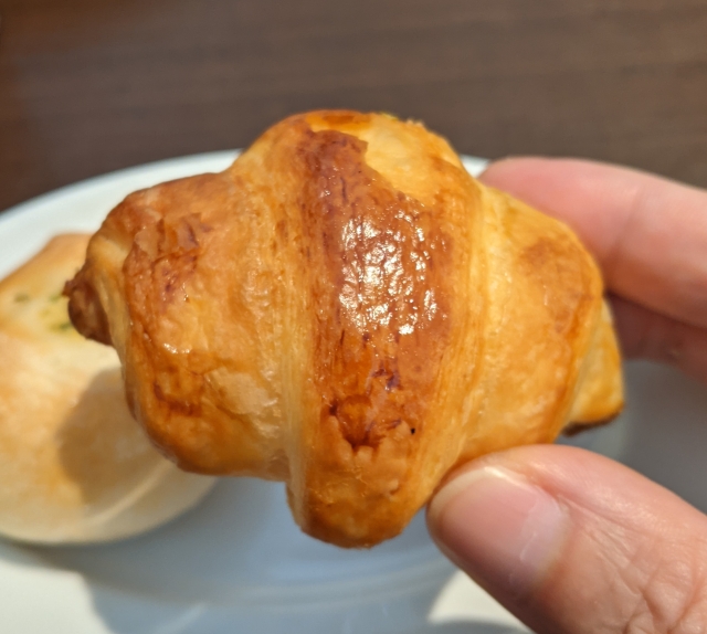 Mr. Sato experiences the all-you-can-eat bread heaven…at Kamakura Pasta ...