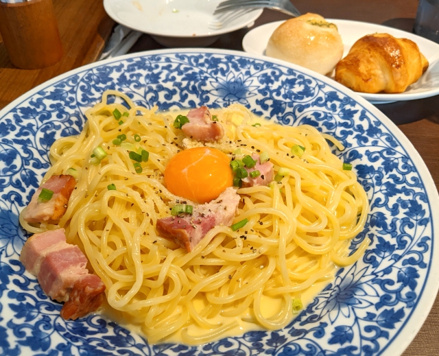 Mr. Sato experiences the all-you-can-eat bread heaven…at Kamakura Pasta ...