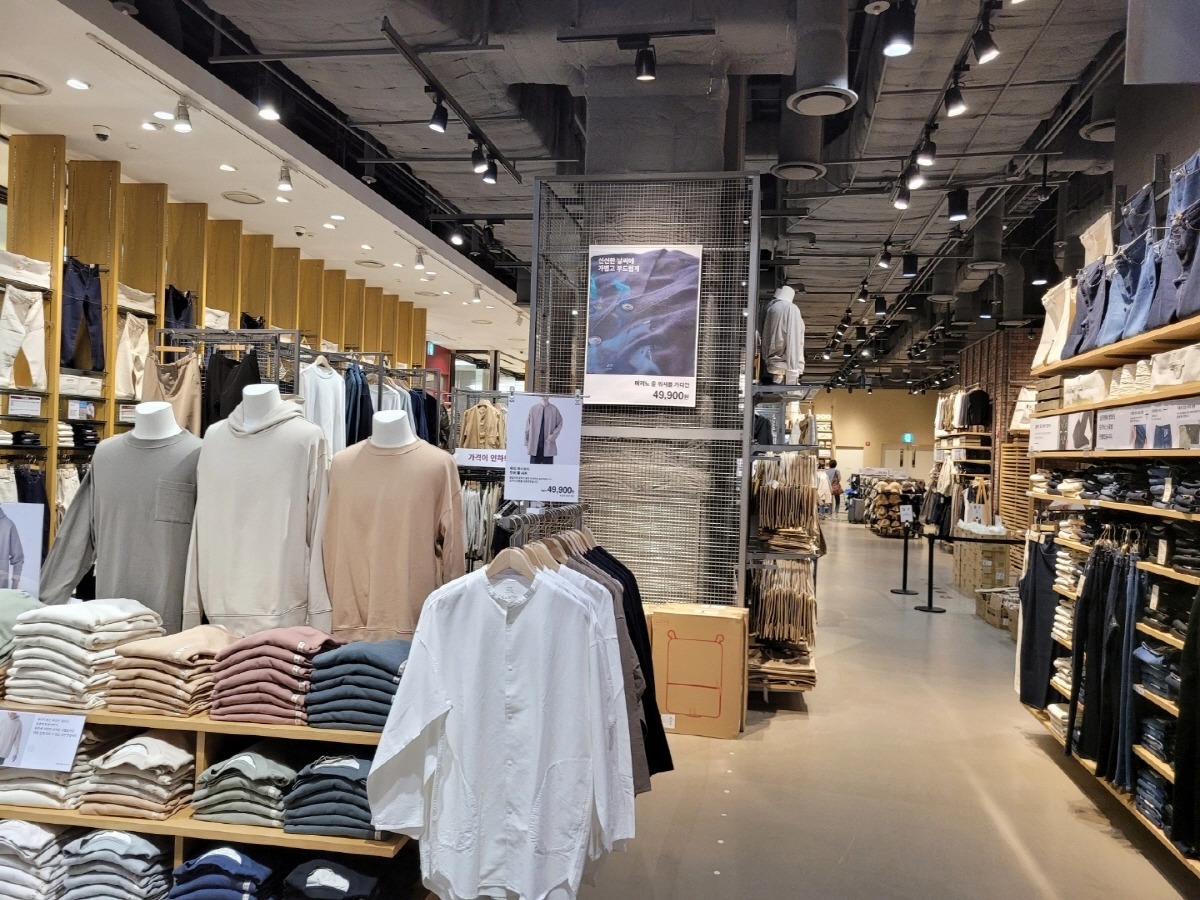 We visit a Muji in South Korea to search for some uniquely Korean ...