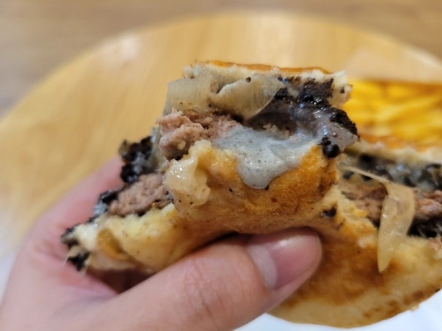 New Mint Chocolate Burger is a crime against choc mint lovers【Taste ...