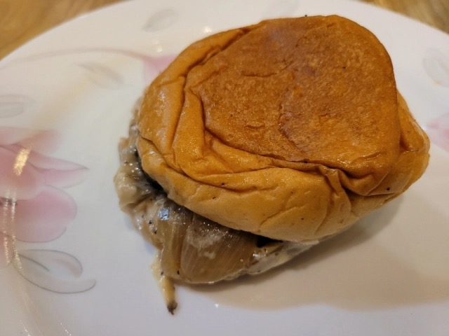 New Mint Chocolate Burger is a crime against choc mint lovers【Taste ...