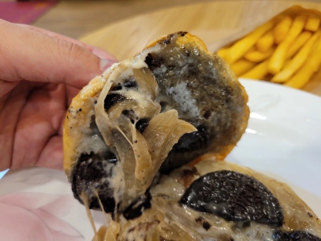 New Mint Chocolate Burger is a crime against choc mint lovers【Taste ...