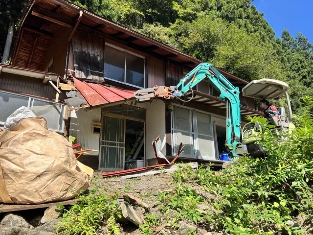 Turning a crazy cheap country Japanese house into a home — Step 8: Roof ...
