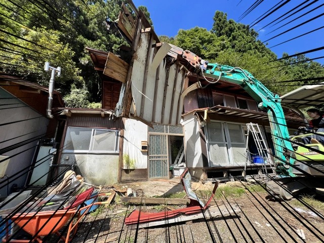 Turning a crazy cheap country Japanese house into a home — Step 8: Roof ...