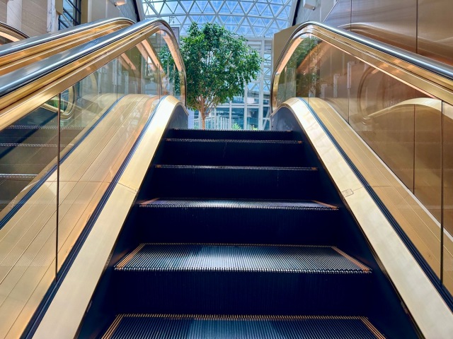 The golden escalator hidden at a Tokyo train station | SoraNews24 ...