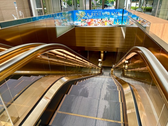 The golden escalator hidden at a Tokyo train station | SoraNews24 ...