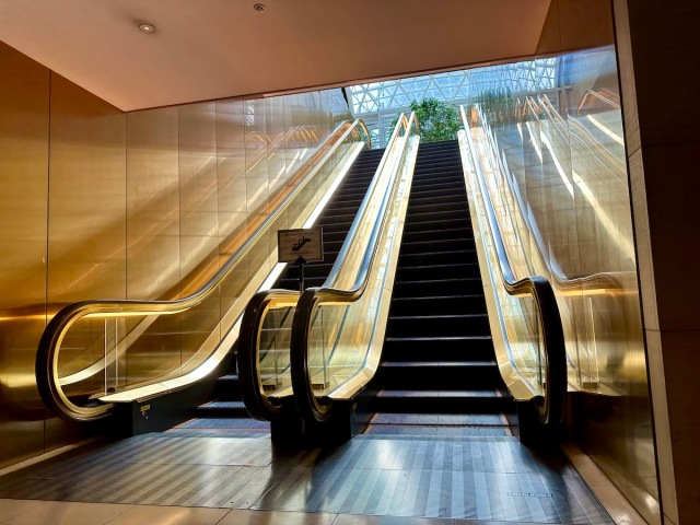 The golden escalator hidden at a Tokyo train station | SoraNews24 ...