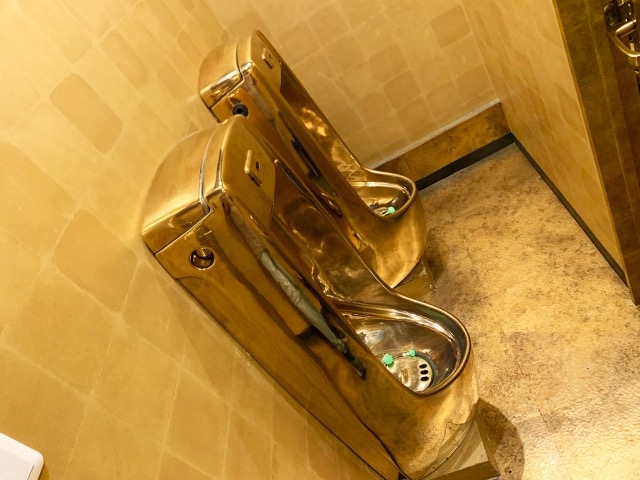 Golden Japanese toilet appears at “multi-millionaire” izakaya in Tokyo ...