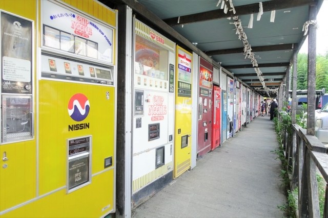 Japanese vending machine mecca: Around 100 rare retro machines await ...
