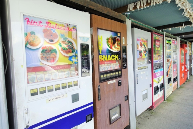 Japanese vending machine mecca: Around 100 rare retro machines await ...