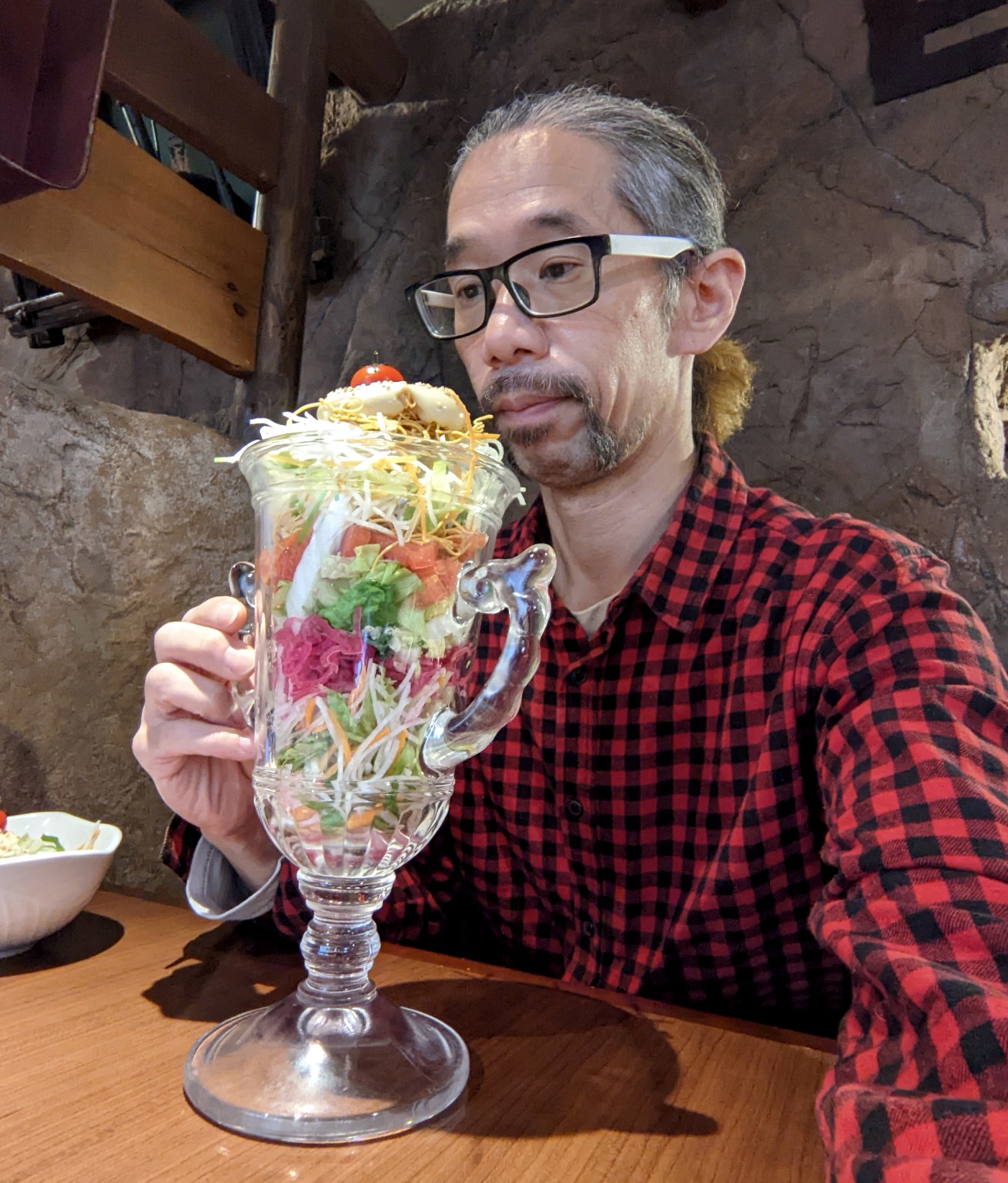 Japanese chain Bikkuri Donkey’s enormous salad almost beats Mr. Sato ...