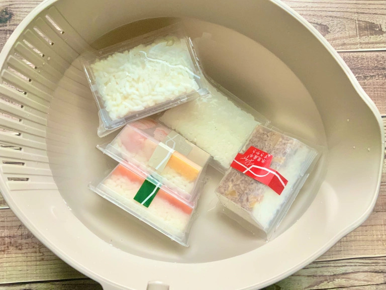 We try a frozen sushi box from Rejyu, and it was way better than it ...