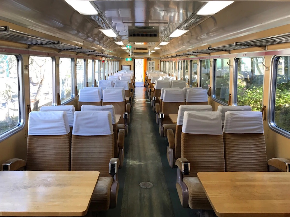 Japanese train becomes a restaurant at this sleepy countryside station ...
