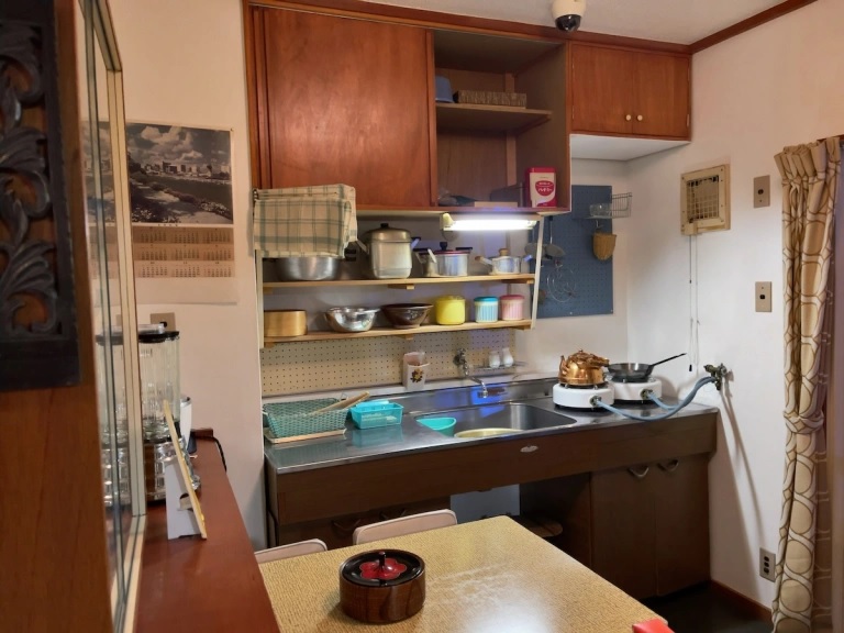 Perfectly recreated 1960s Japanese apartment lets museum visitors go ...