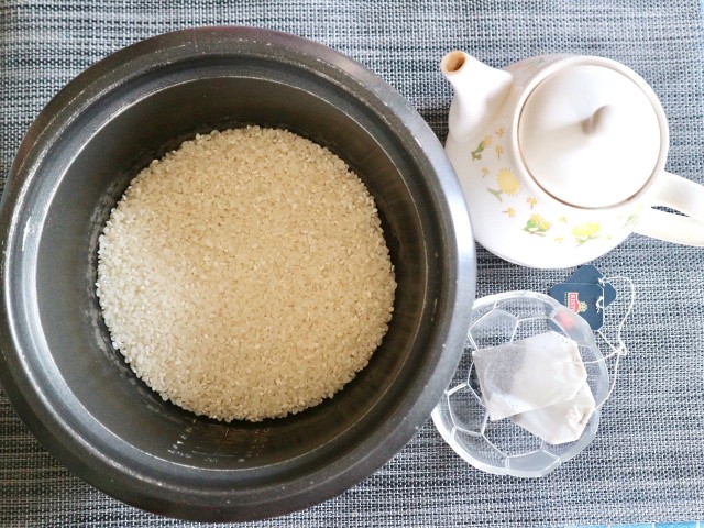 A new way to enjoy a cuppa: We try making curry with tea-brewed rice ...