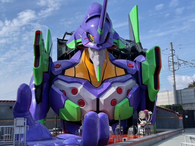 We visit the full-scale Evangelion statue in Kyoto and particularly ...