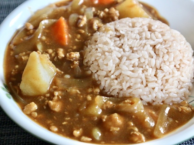 A new way to enjoy a cuppa: We try making curry with tea-brewed rice ...