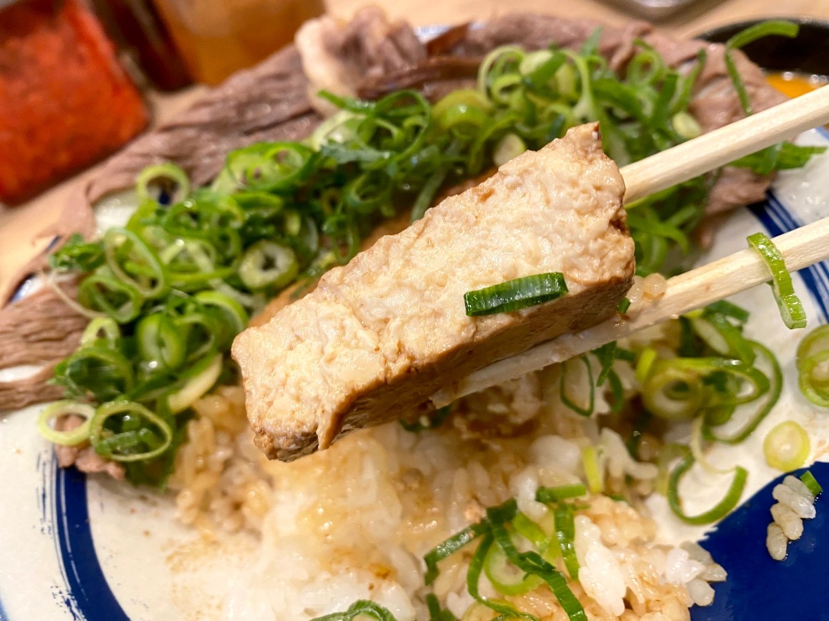 Our reporter gets stuck into some ‘Meat Curtain’ beef sukiyaki in Tokyo ...