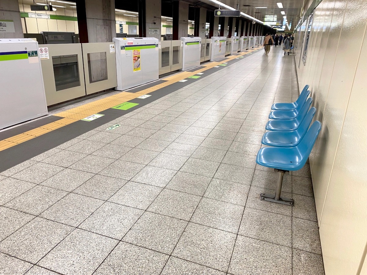 Why do seats at some Japanese station platforms face away from the ...