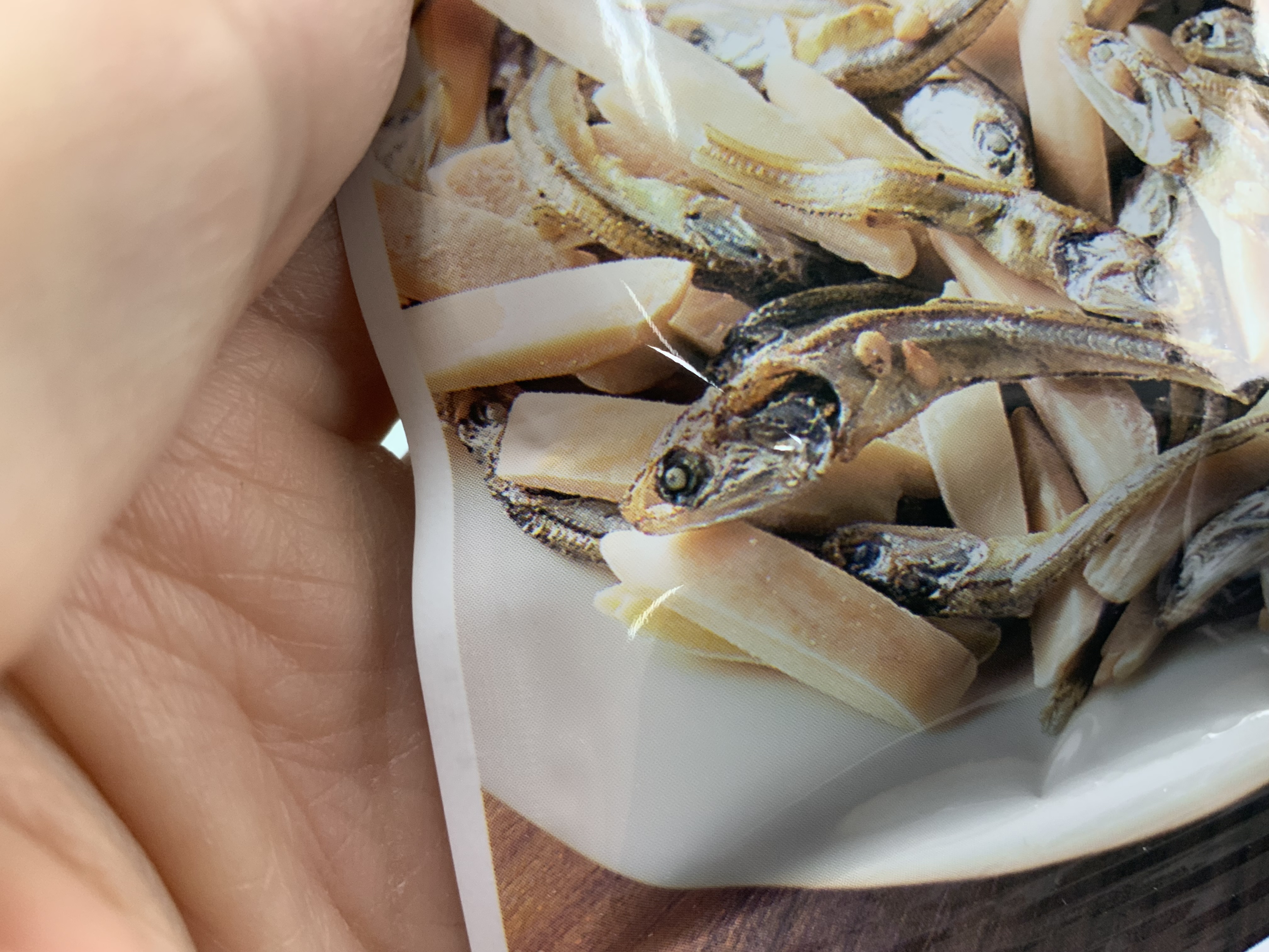 Japan’s snack of almonds and whole fish might not be for everyone【Taste ...
