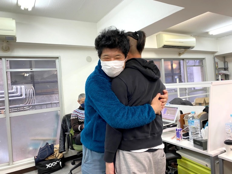 How hard is it to get a hug if you’re feeling cold at the SoraNews24 ...