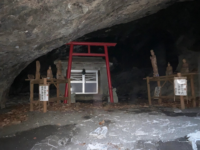 We travel to Gohoro Station, a tiny, remote station between tunnels in ...