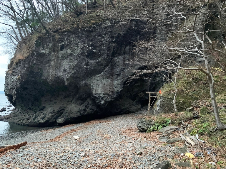 We travel to Gohoro Station, a tiny, remote station between tunnels in ...