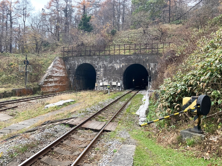 We travel to Gohoro Station, a tiny, remote station between tunnels in ...